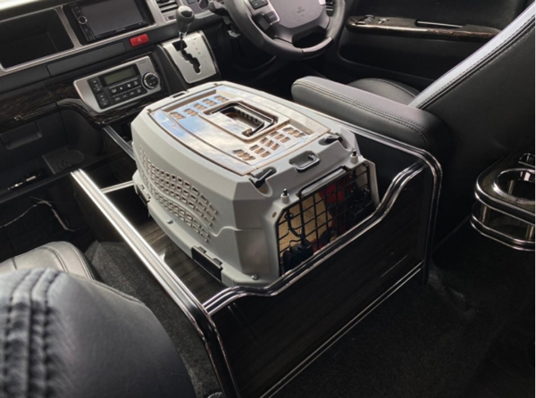 ハイエース用 LEGANCE インテリアDOG コンソールBOXを販売！ カスタムパーツ専門店 200Kモータリング